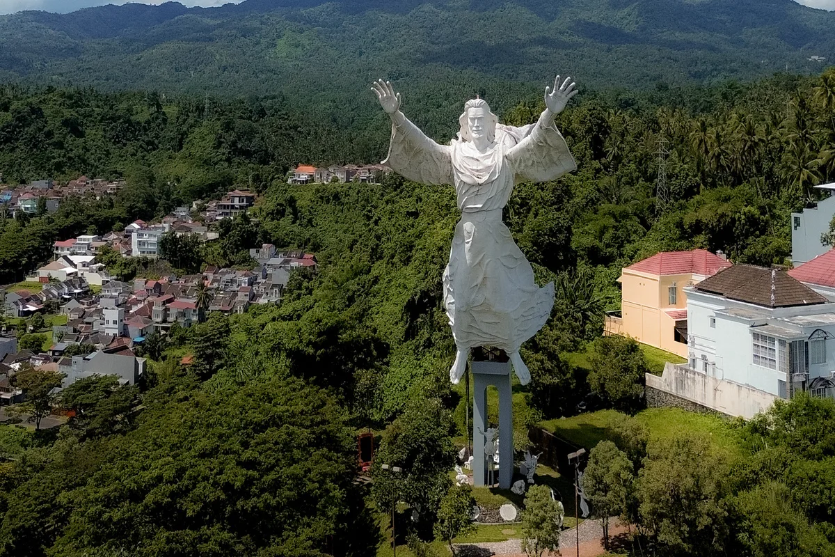 23 Tempat Wisata Terbaik di Manado Paling Berkesan