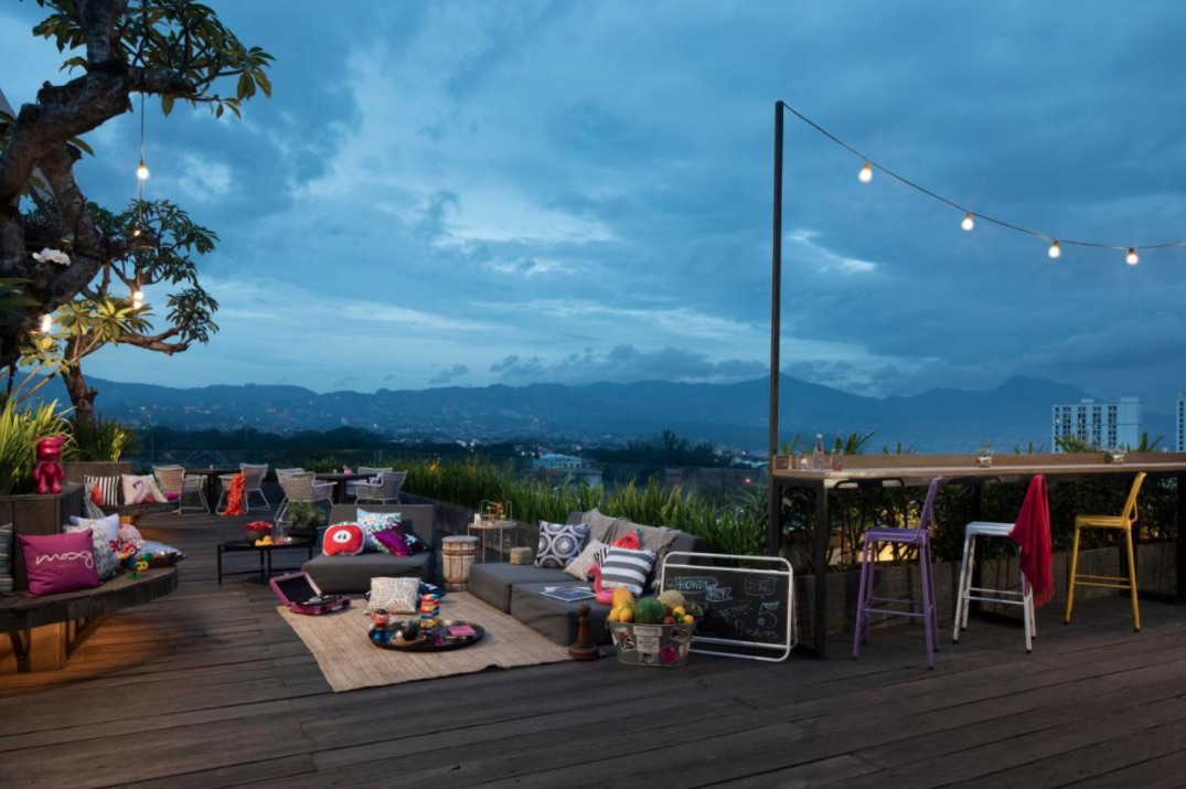 Yuk Nongkrong di 7 Rekomendasi Rooftop Cafe Bandung dengan City View ...