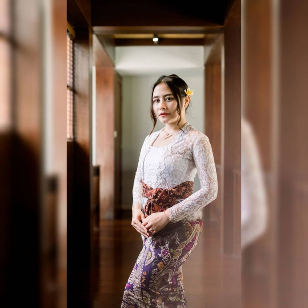 Tetap Stylish dengan Mengenakan Baju Tradisional Modern Berikut Ini