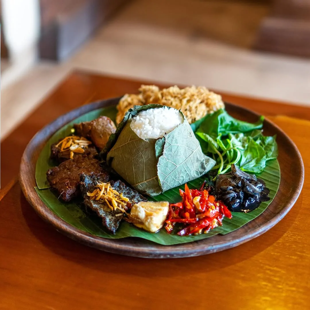 14 Spot Kuliner di Sekitar Bandung Indah Plaza yang Enak!