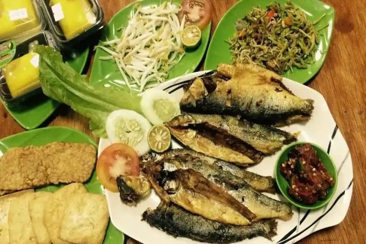 12 Tempat Kuliner Sekitar Stasiun Tanah Abang, Wajib Dicoba!