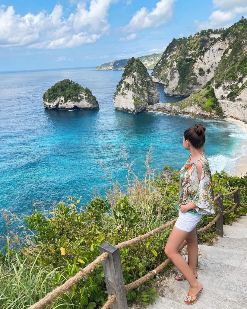 7 Pantai di Nusa Penida yang Ikonik, Serasa di Surga