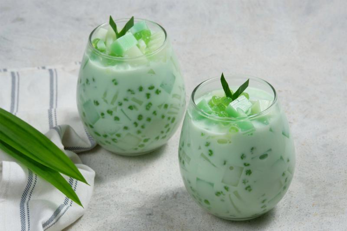 13 Kreasi Es Kelapa Muda, Dijamin Cocok untuk Berbuka Puasa!