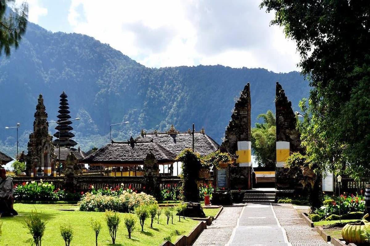 Sejarah Pura Ulun Danu Beratan, Pura Cantik di Bali