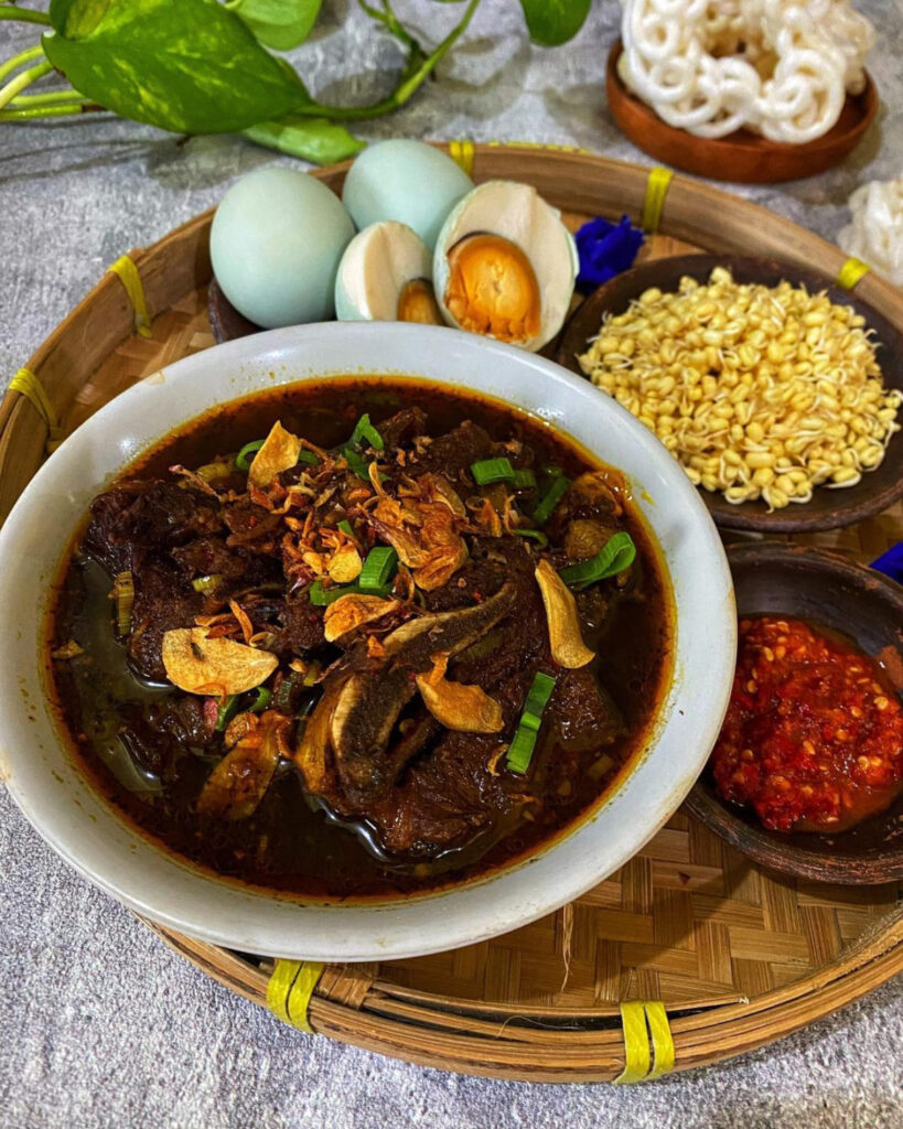 7 Cara Membuat Rawon Daging Sapi Sederhana yang Nikmat
