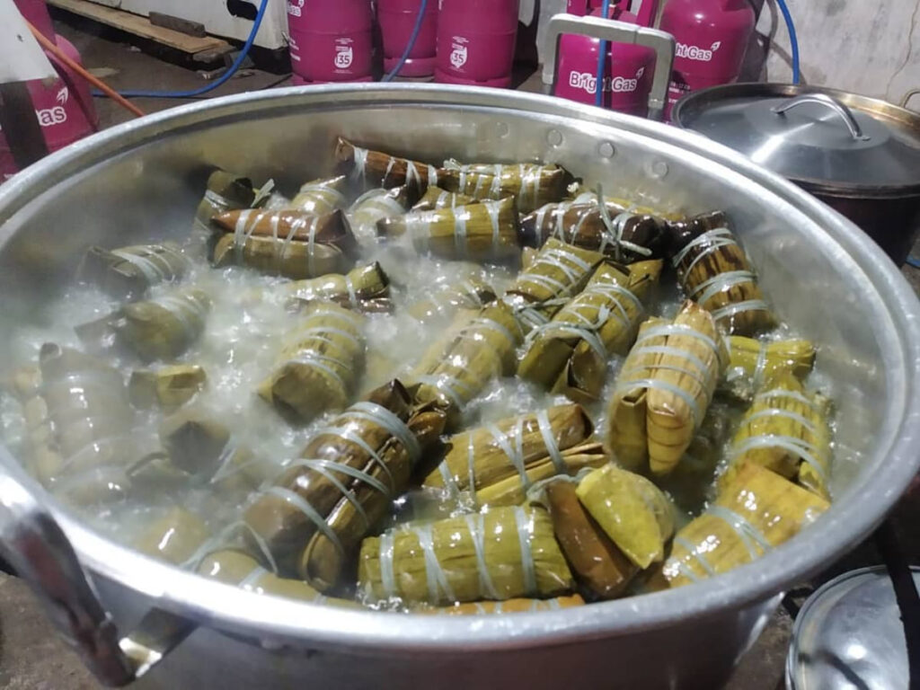 5 Resep Buras, Makanan Khas Sulawesi yang Nikmat Disantap!