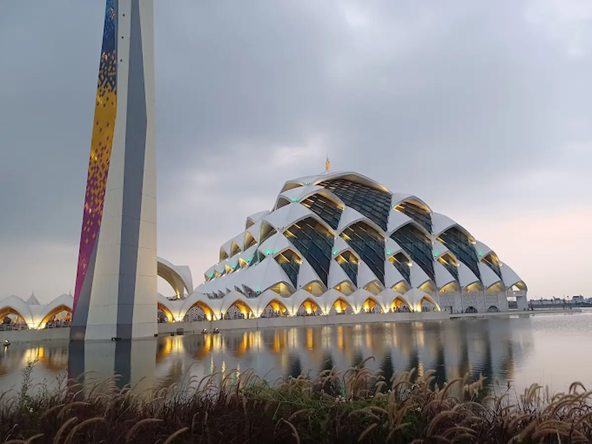 Masjid Raya Al Jabbar Bandung, Cek Fakta Menariknya di Sini!