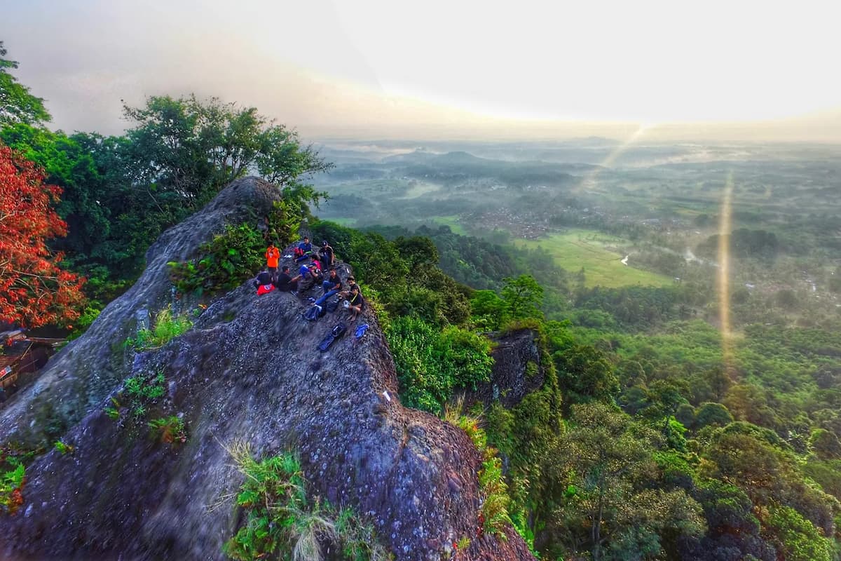 8 Tips Mendaki Gunung Bagi Pemula, Yuk Cari Tahu!