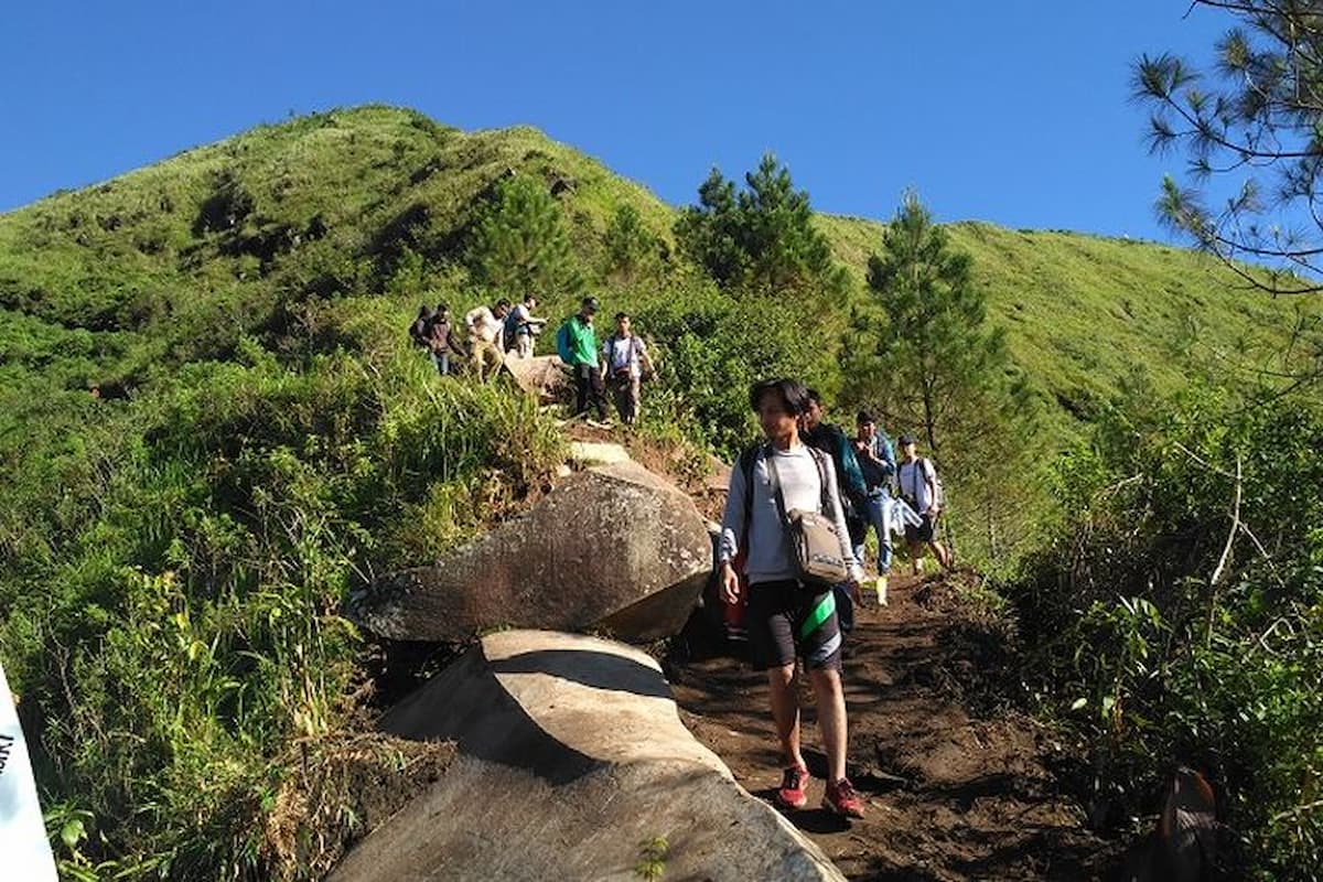 5 Perbedaan Trekking dan Hiking Beserta Manfaatnya