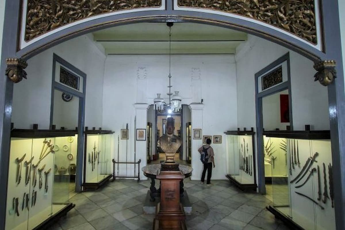Sejarah Museum Radya Pustaka, Museum Tertua di Indonesia