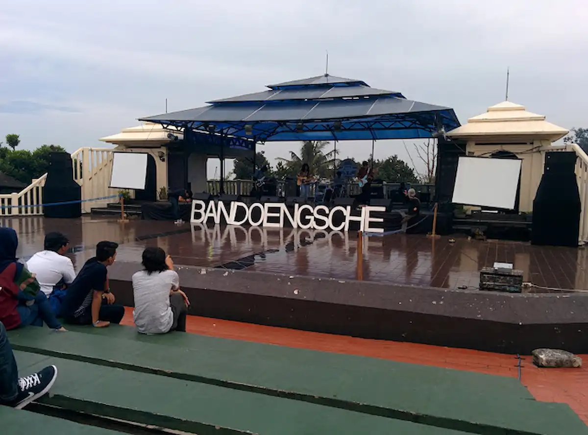 16 Tempat Wisata Dago yang Hits dan Menyenangkan, Apa Saja?