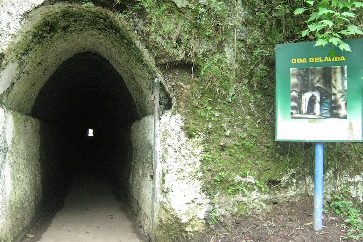 Gua Belanda Bandung: Sejarah, Daya Tarik, dan Mitosnya