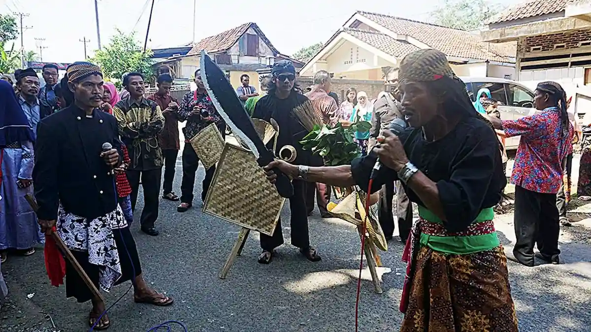 Pengertian Begalan: Asal Usul, Properti, dan Prosesnya