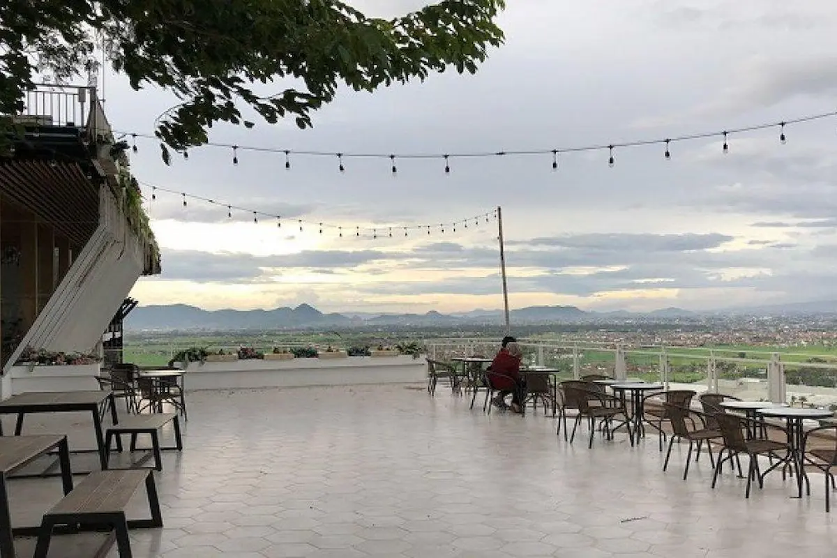 15 Tempat Makan dengan View Bagus di Bandung