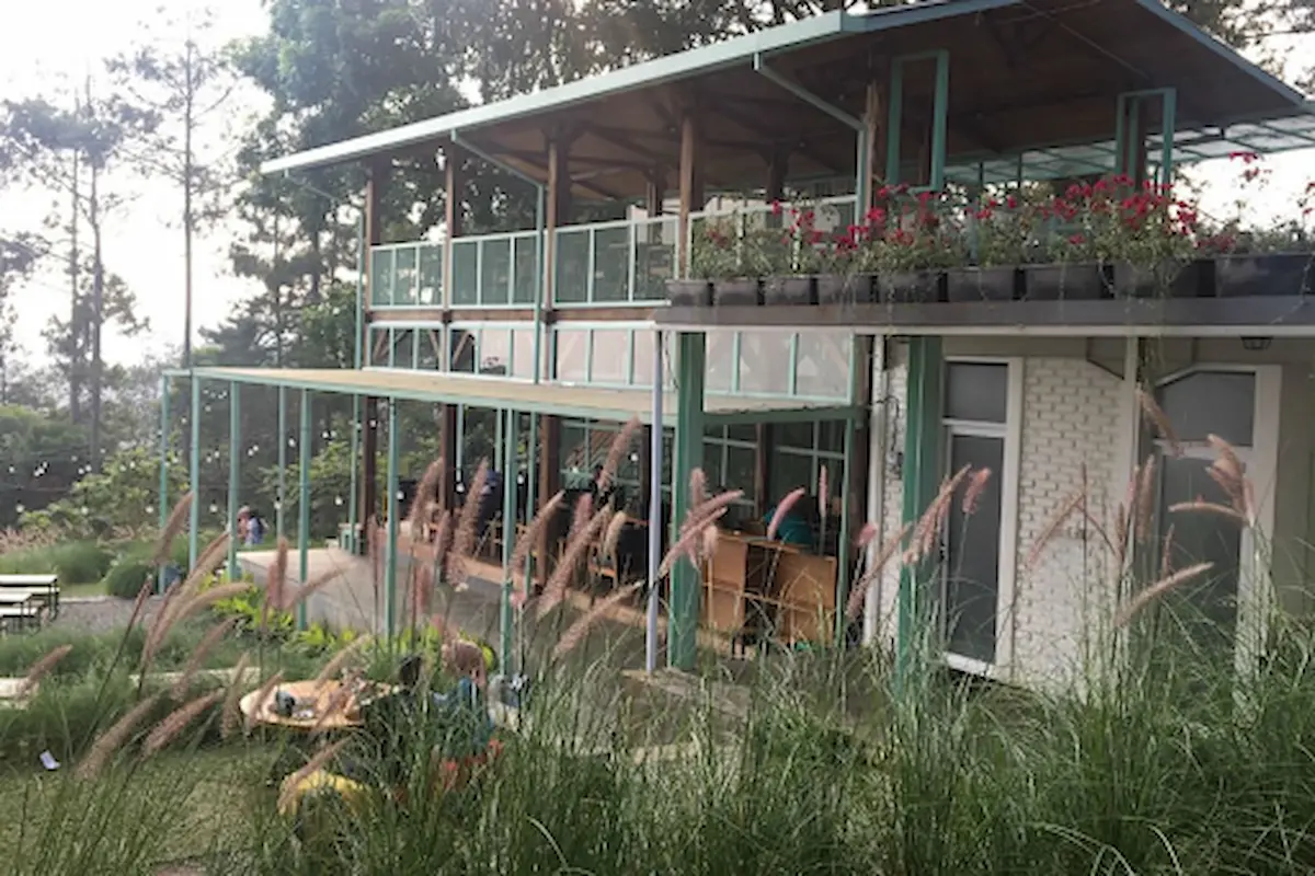 15 Tempat Makan dengan View Bagus di Bandung