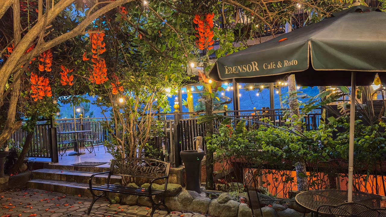 10 Rekomendasi Tempat Makan Enak di Bogor View Cantik