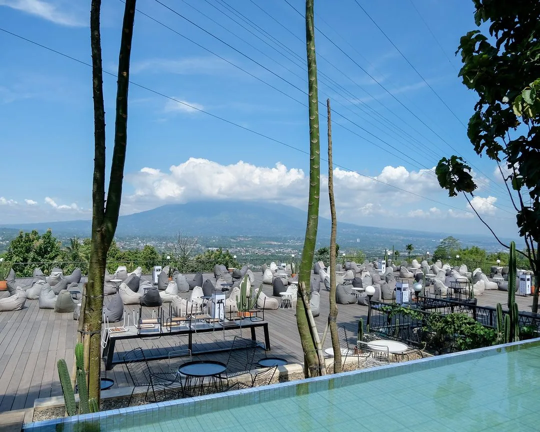 10 Rekomendasi Tempat Makan Enak di Bogor View Cantik