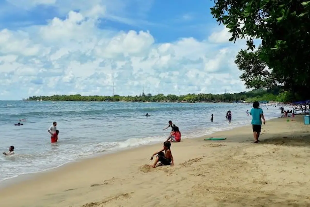 Pantai Anyer Carita: Destinasi Indah di Banten