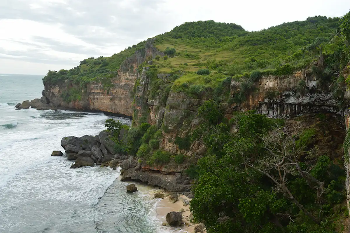 Pantai Butuh di Gunung Kidul: Rute, Jam Buka & Daya Tariknya
