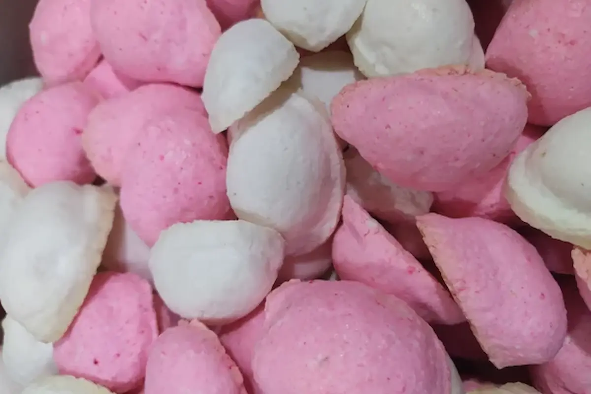 27 Oleh-Oleh Khas Jawa Barat yang Wajib Kamu Coba!