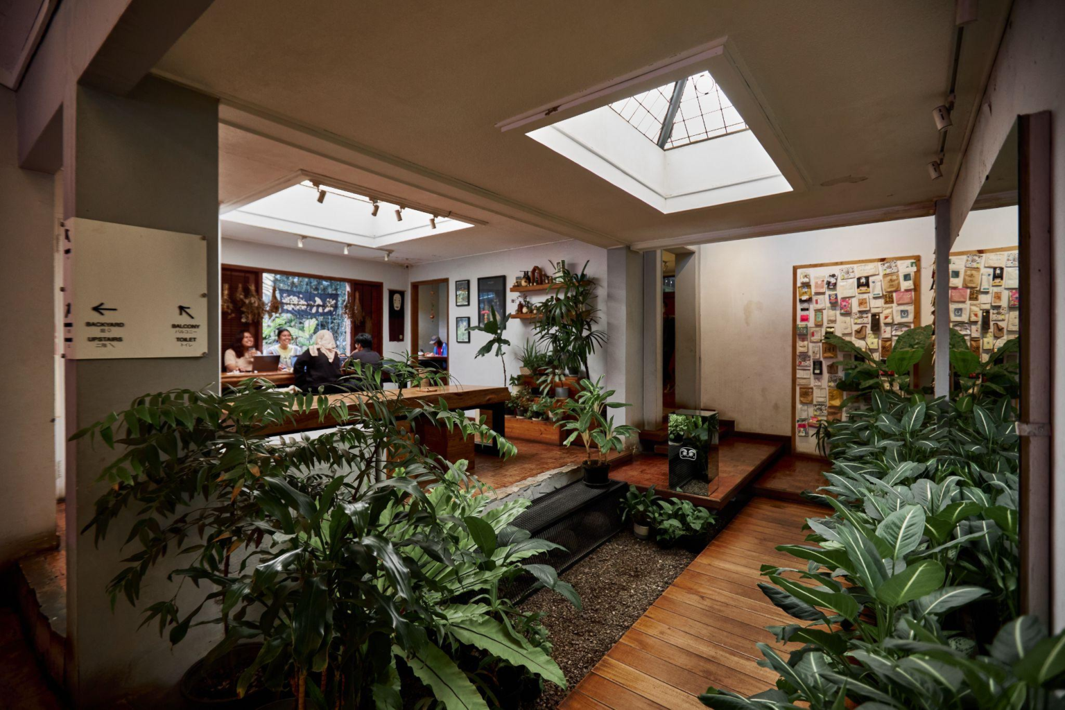 10 Rekomendasi Tempat Work From Cafe di Bandung yang Hits Banget!