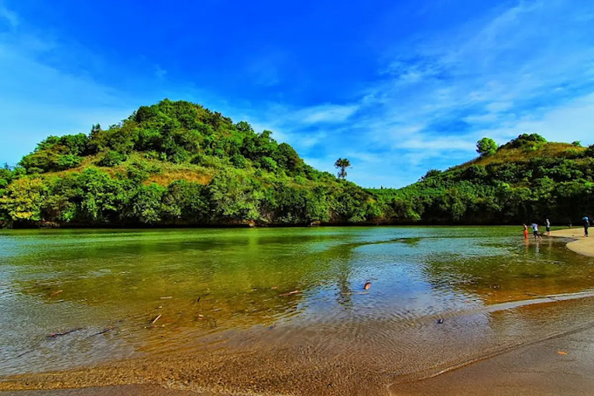 Pantai Bajul Mati: Mitos, Rute, dan Fasilitasnya