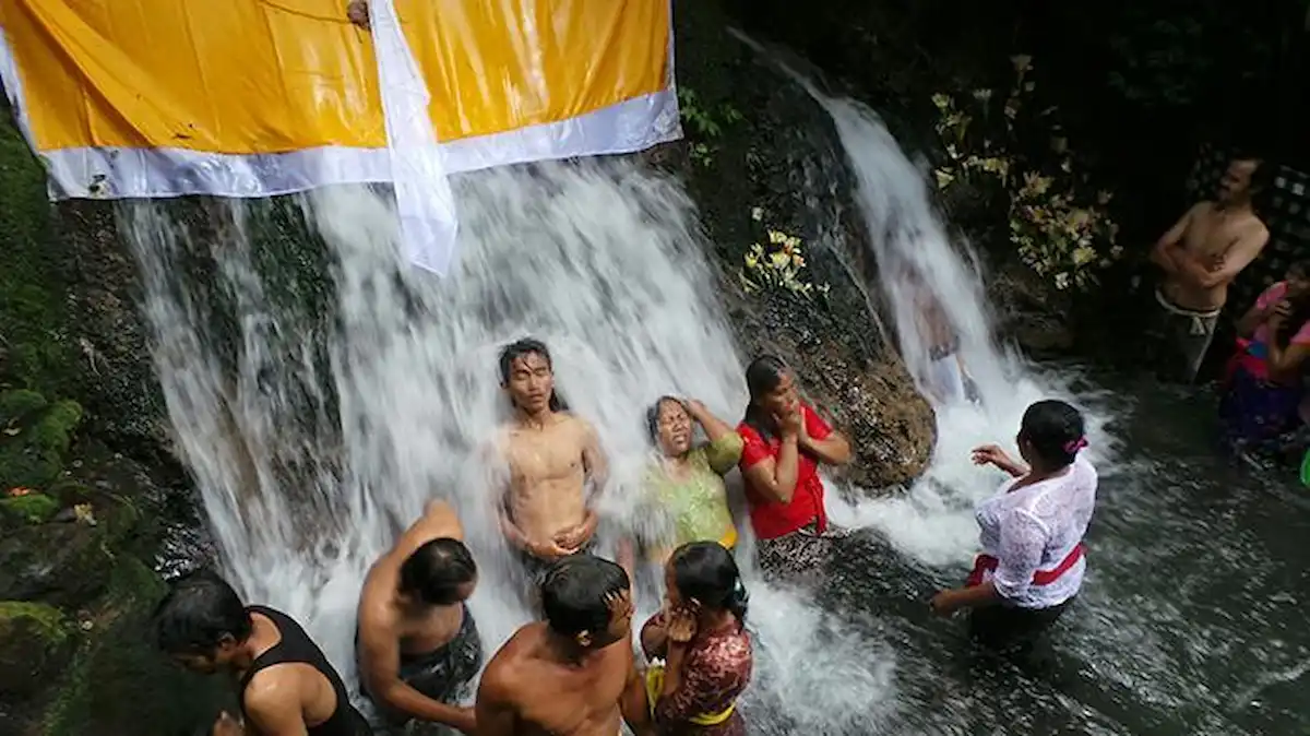 7 Tempat Melukat di Ubud yang Penuh Spiritualitas, Cek Ini!