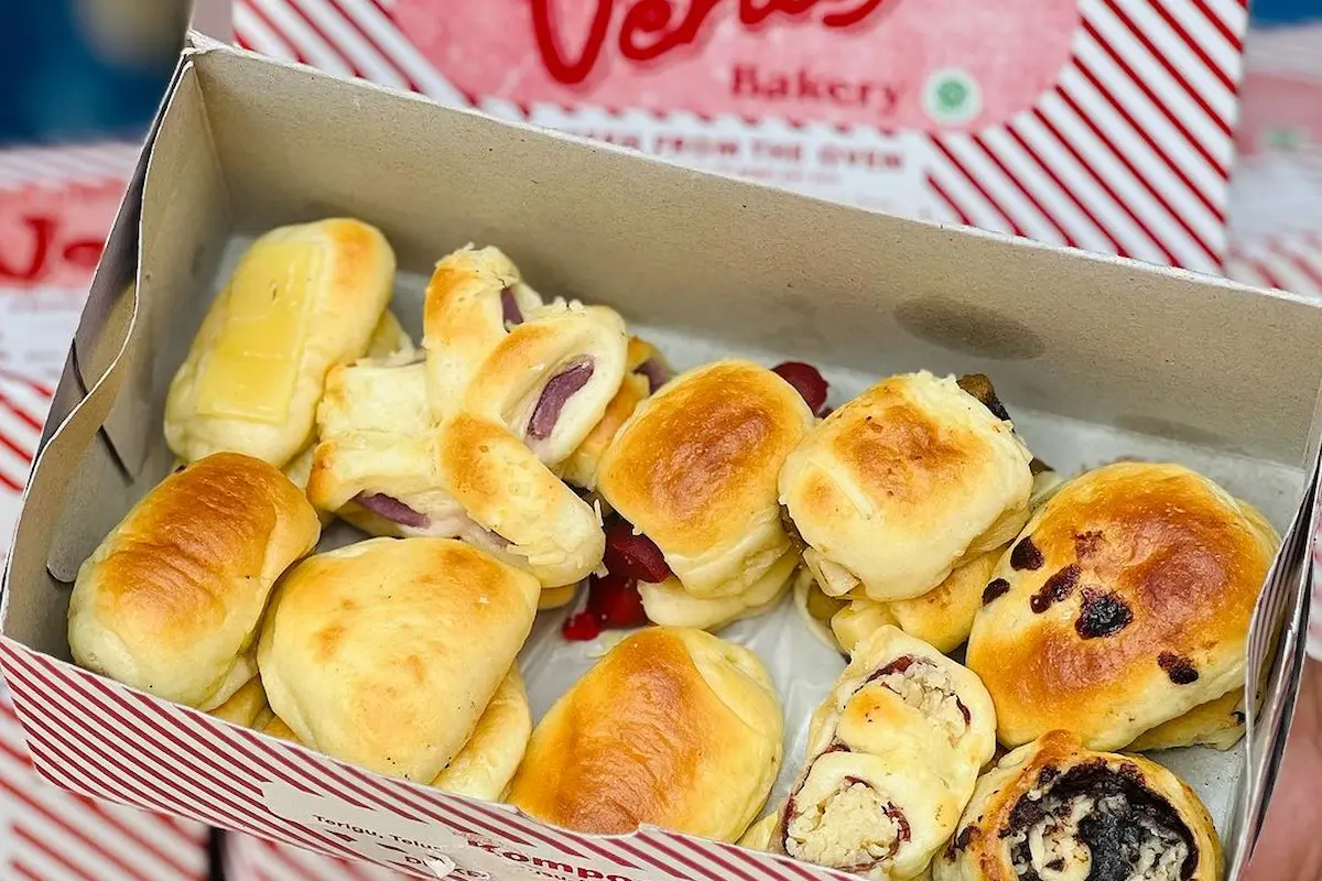 27 Oleh-Oleh Khas Jawa Barat yang Wajib Kamu Coba!