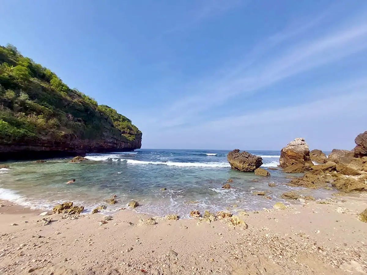 Pantai Butuh di Gunung Kidul: Rute, Jam Buka & Daya Tariknya
