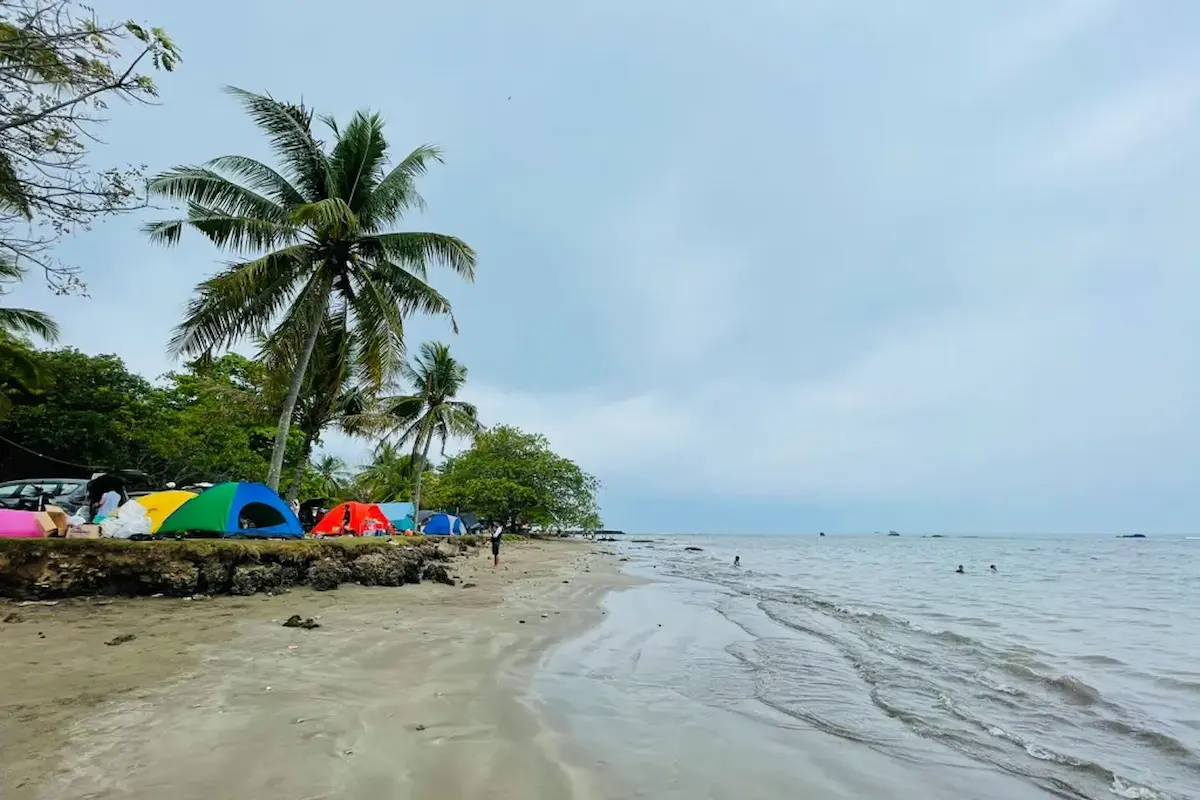 Pantai Adem Anyer: Daya Tarik dan Fasilitas yang Tersedia