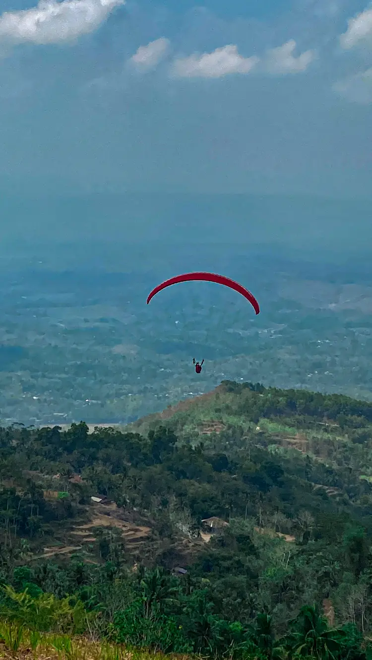 Paralayang Jogja: Daya Tarik dan 3 Rekomendasi Spot Seru