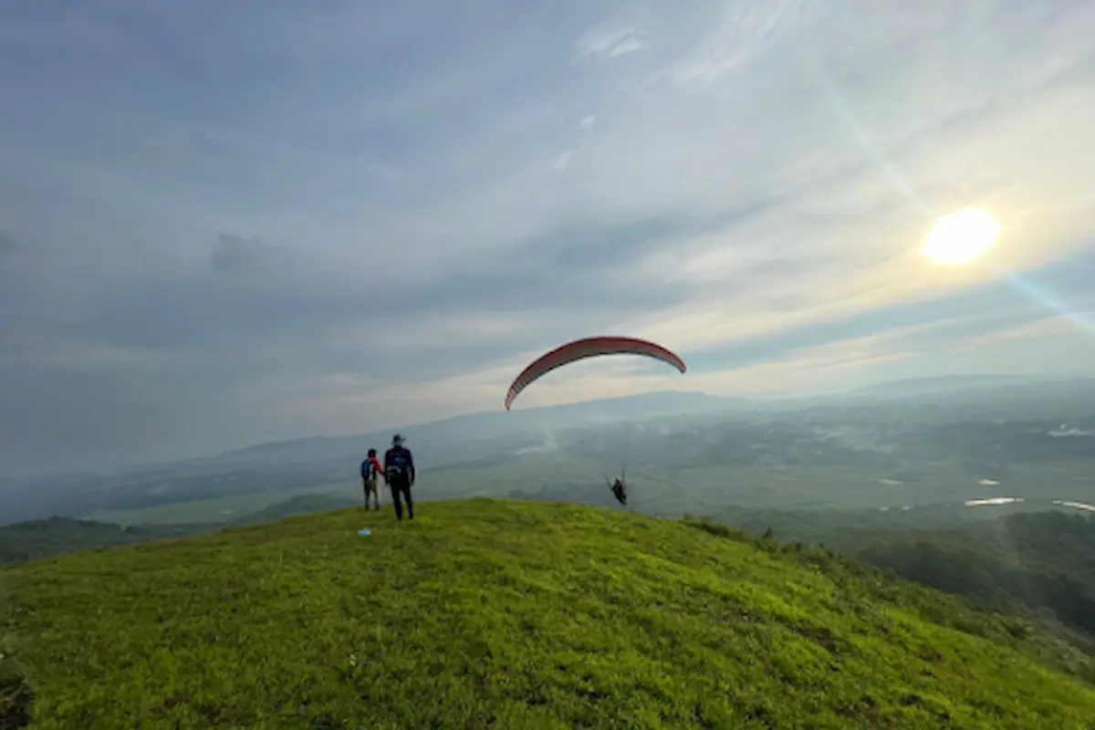 Paralayang Jember: Harga, Lokasi, dan Informasi Lainnya