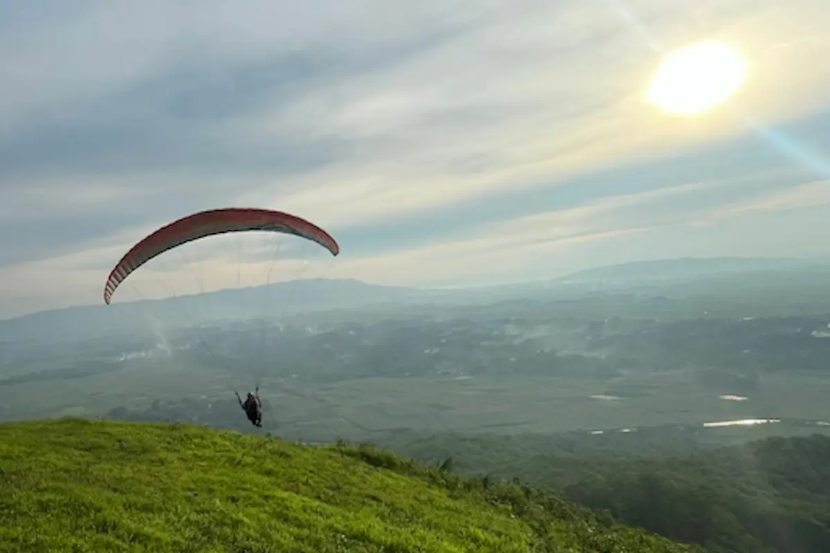 Paralayang Jember: Harga, Lokasi, dan Informasi Lainnya