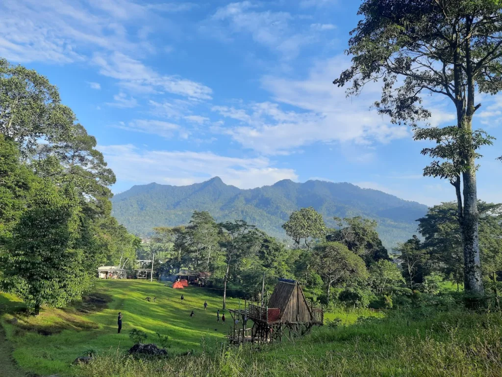 12 Rekomendasi Camping dan Glamping di Banten