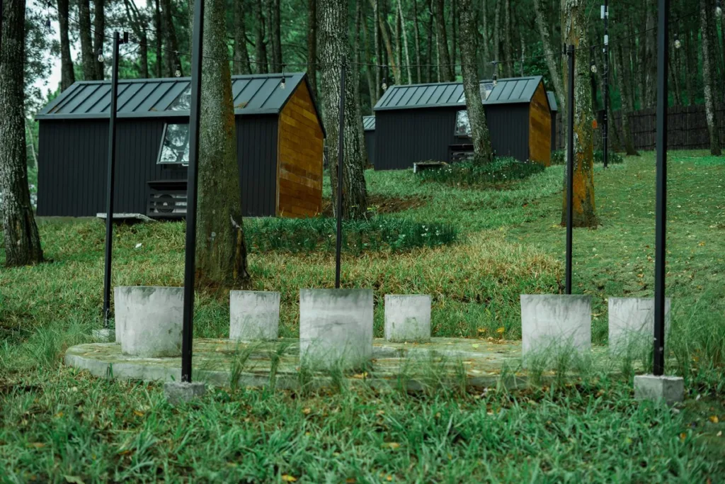 Glamping Alam Terbuka di Bobocabin Coban Rondo Malang