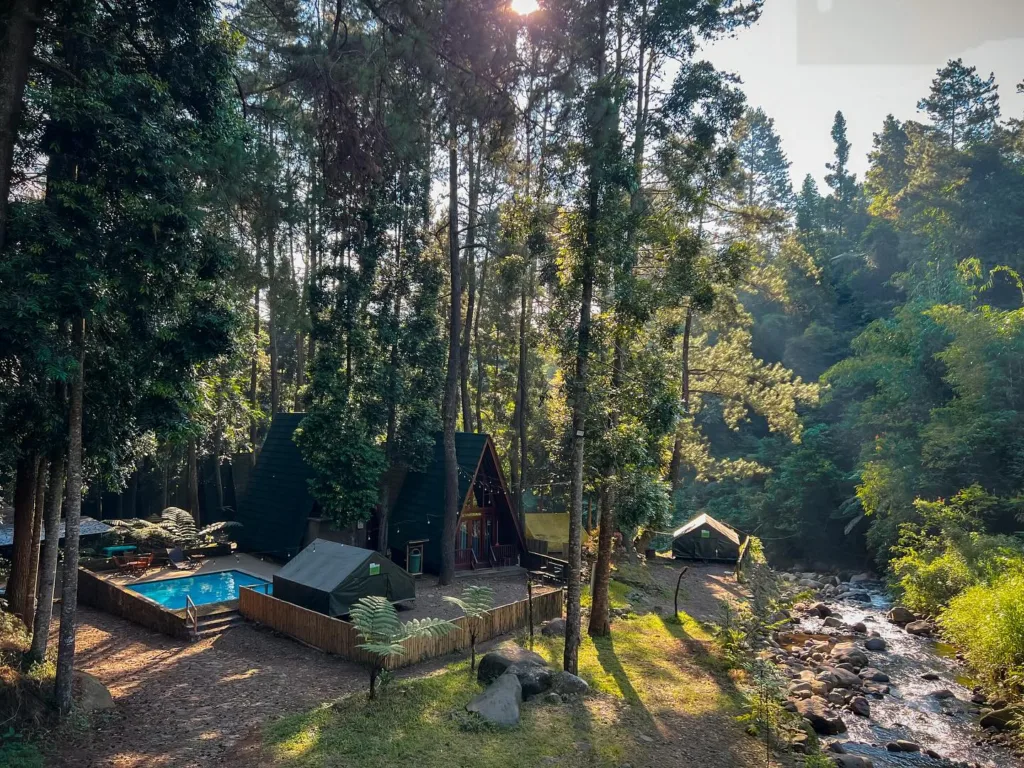 19 Rekomendasi Camping dan Glamping di Puncak