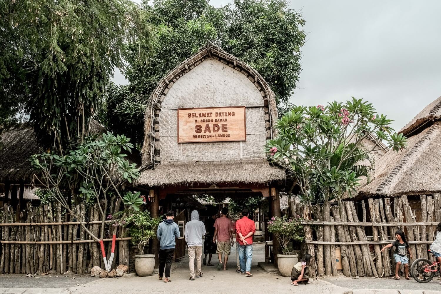 Desa Adat Sade: Jejak Budaya Sasak nan Lestari di Pulau Lombok