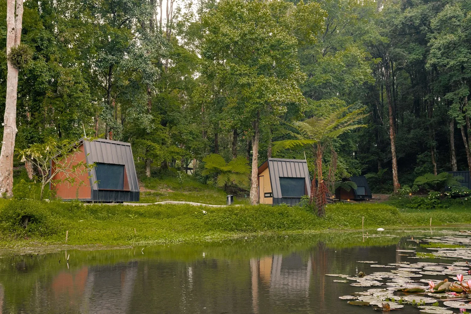 8 Rekomendasi Tempat Outing Bandung dengan Fasilitas Lengkap