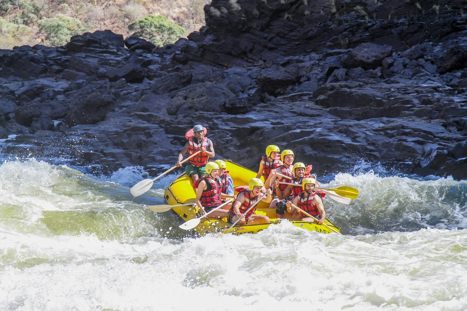 7 Spot Rafting Indonesia Paling Menguji Adrenalin