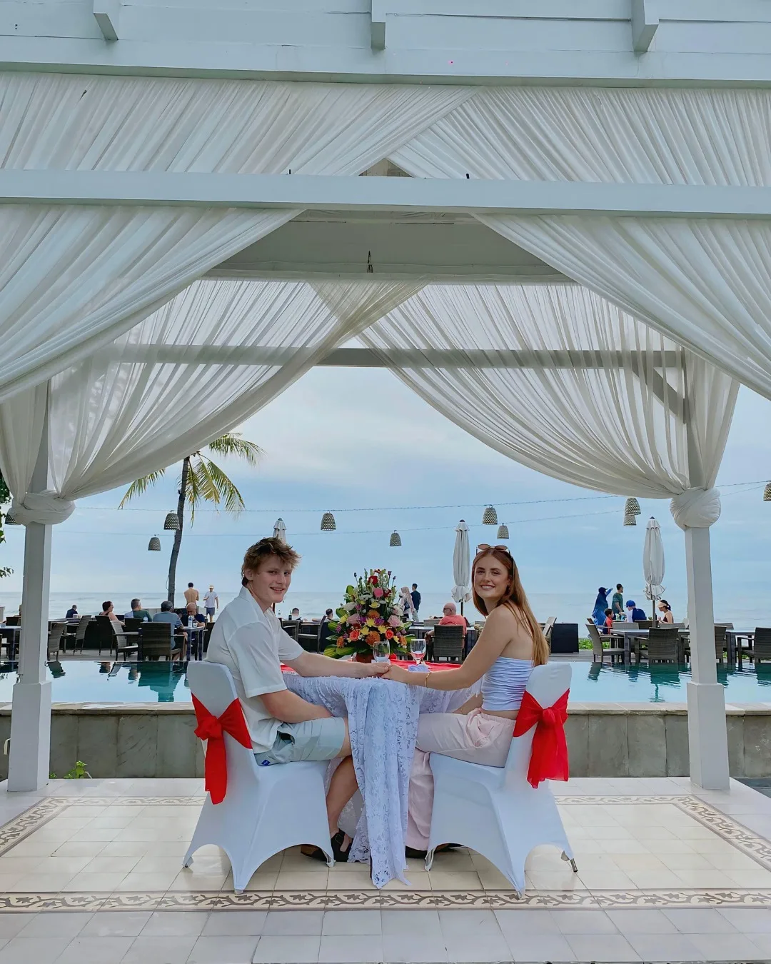 11 Rekomendasi Tempat Dinner Romantis di Pantai Bali