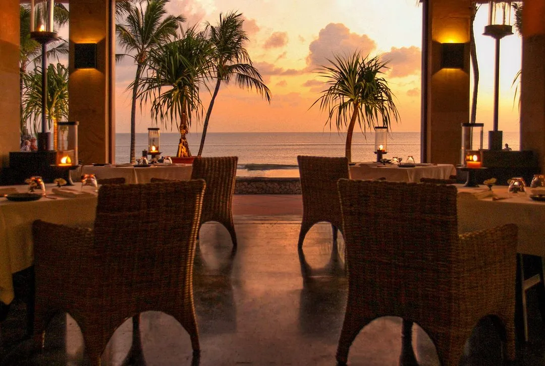 11 Rekomendasi Tempat Dinner Romantis di Pantai Bali