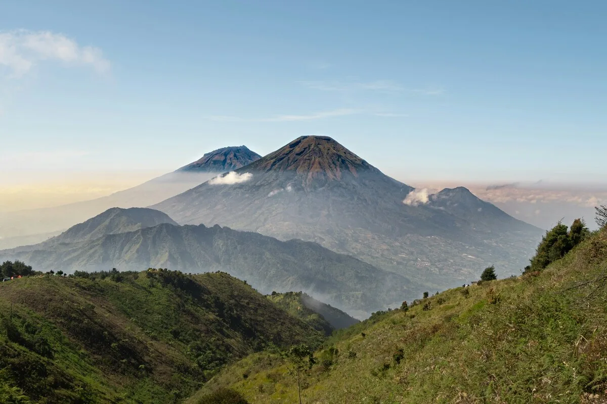Menikmati Lautan Awan dan Sunrise di Gunung Prau, Dieng