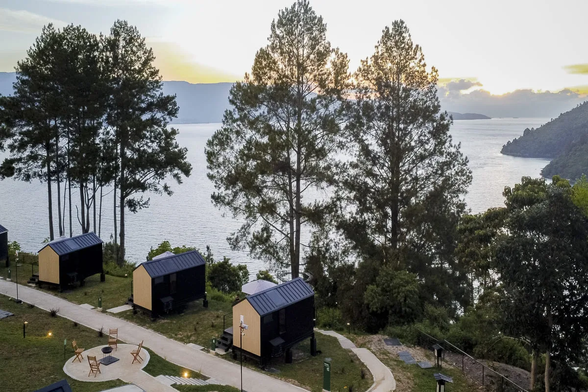 Mengulik Legenda dan Daya Tarik Batu Gantung Danau Toba