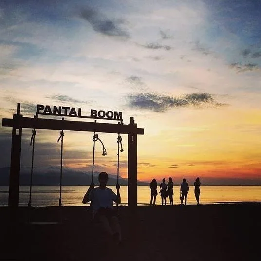 Travel Guide Pantai Boom: Destinasi Hits di Banyuwangi!