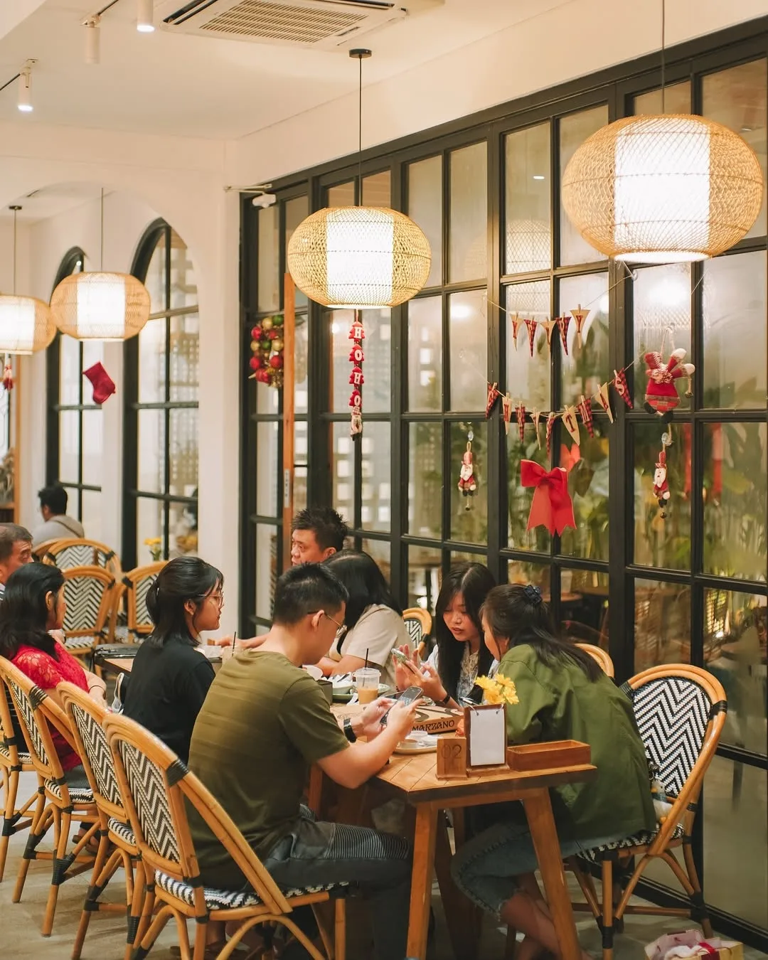 12 Cafe 24 Jam di Semarang: Solusi Buat Kamu yang Begadang!