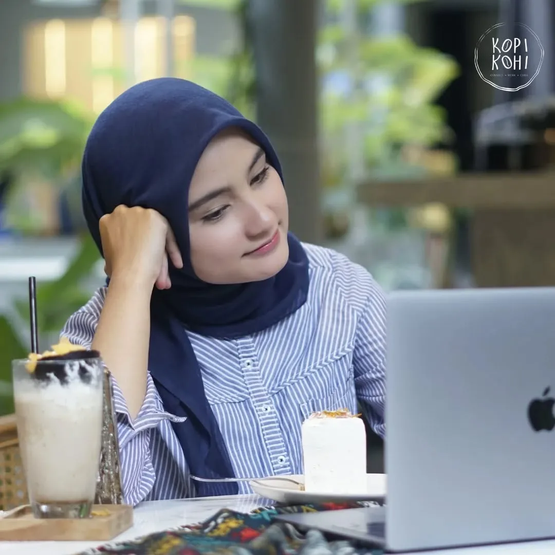 Ngabuburit Asyik di 10 Cafe di Jalan Riau Bandung