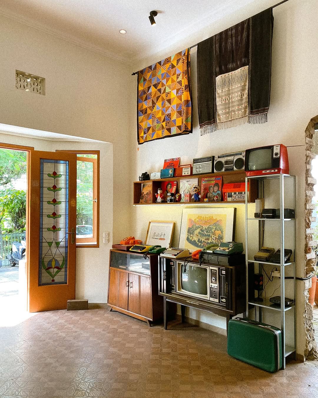 Ngabuburit Asyik di 10 Cafe di Jalan Riau Bandung