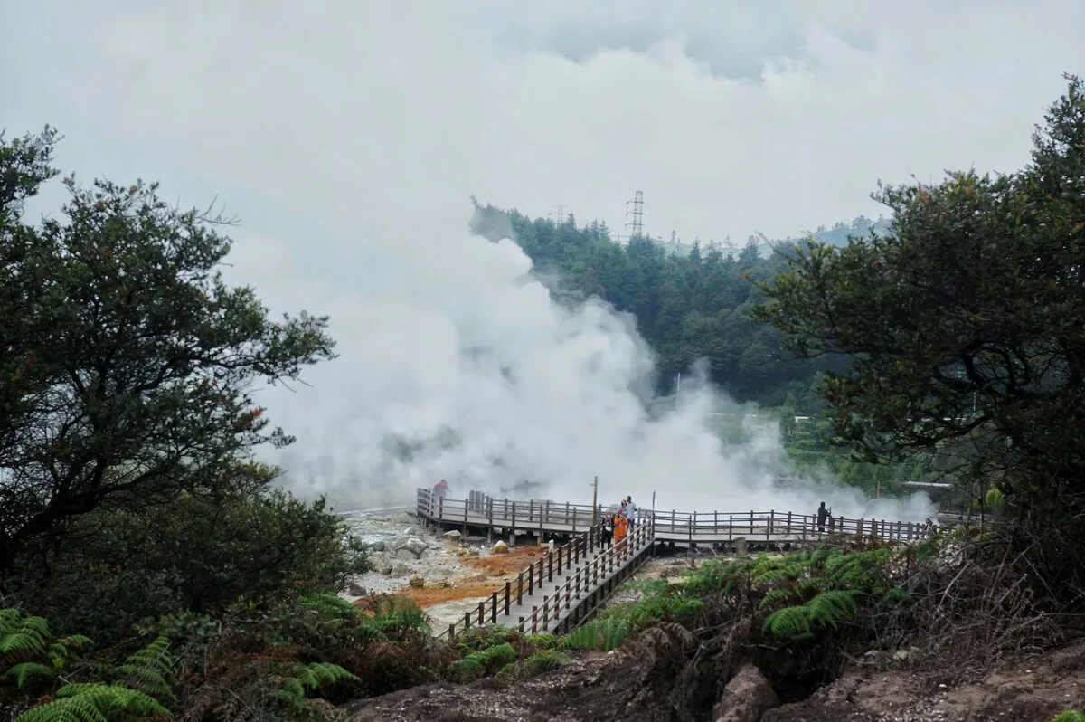 Wisata ke Kedalaman Bumi di Kawah Sikidang Dieng