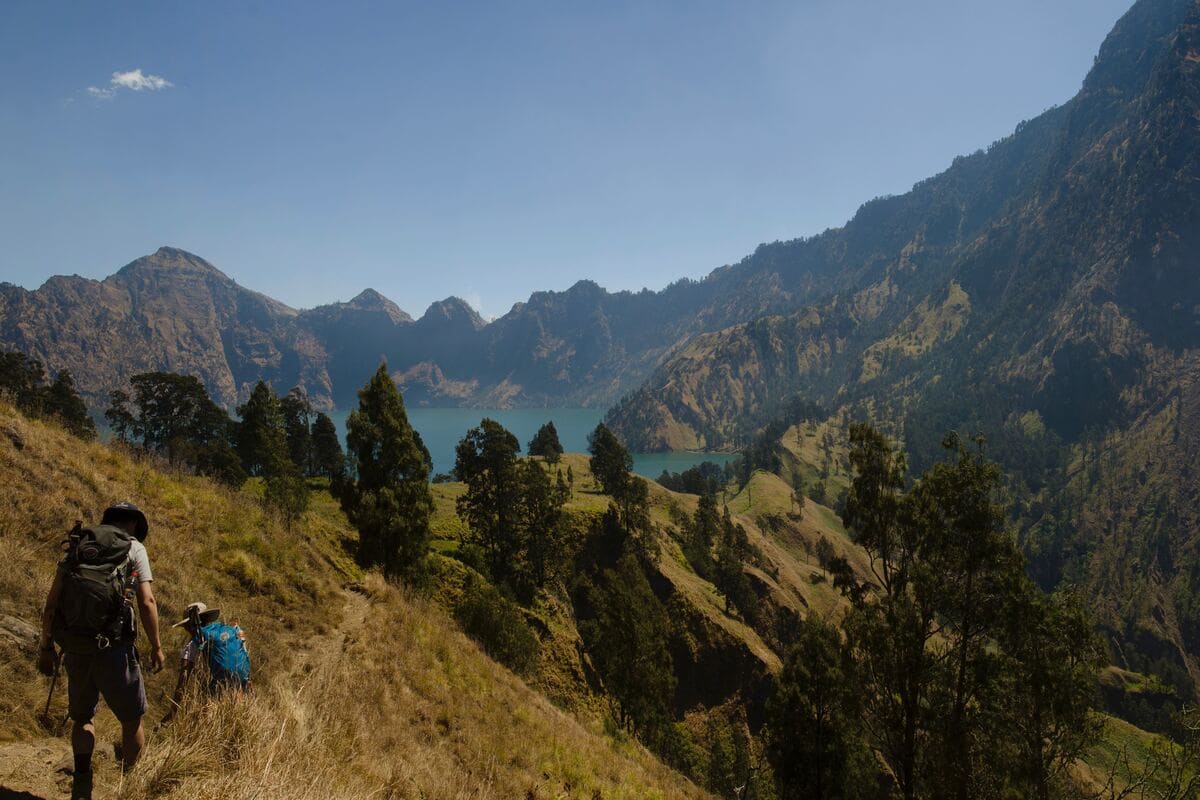 Danau Segara Anak: Permata Biru di Kaki Gunung Rinjani