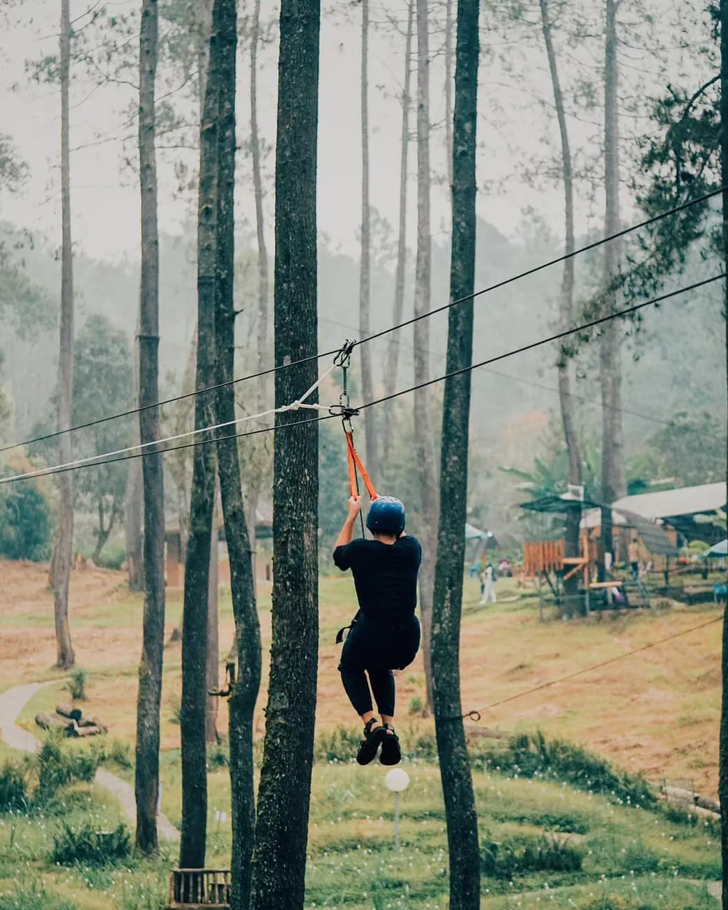 7 Spot Main Flying Fox Terbaik di Indonesia, Adrenalin Junkie Wajib Coba!